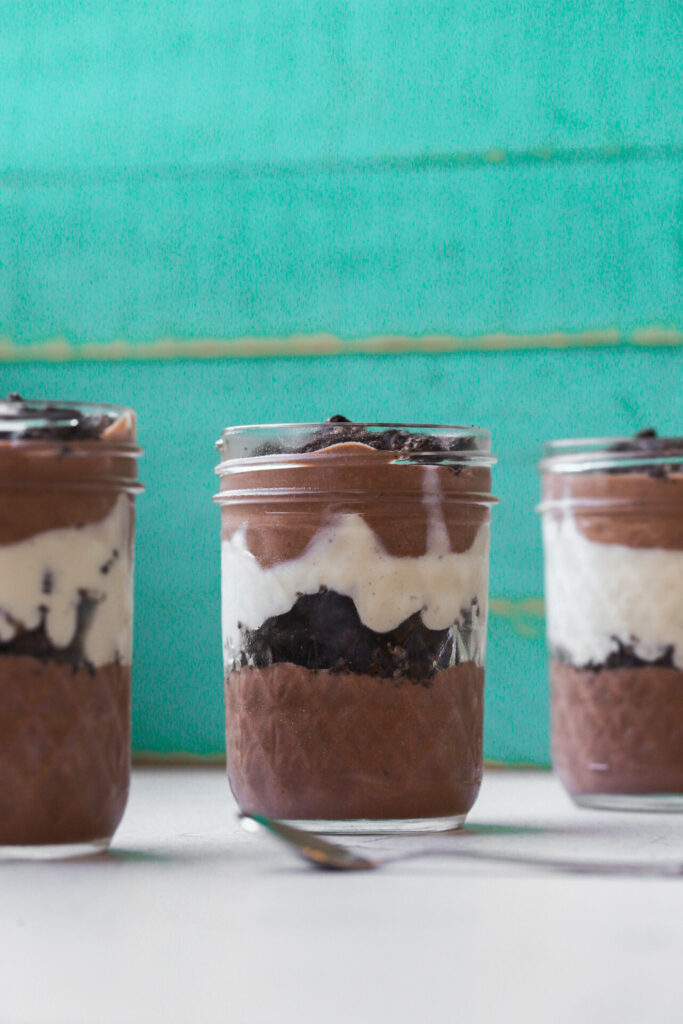 Vegan Oreo Pudding Parfait Dessert - HealthyHappyLife.com