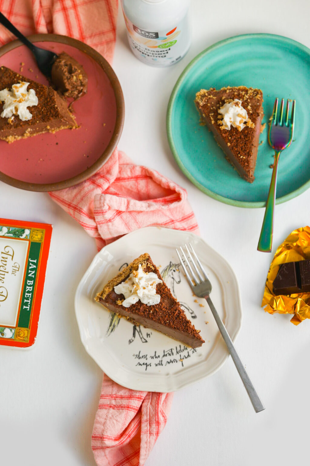 5 Ingredient Vegan Chocolate Pie - HealthyHappyLife.com